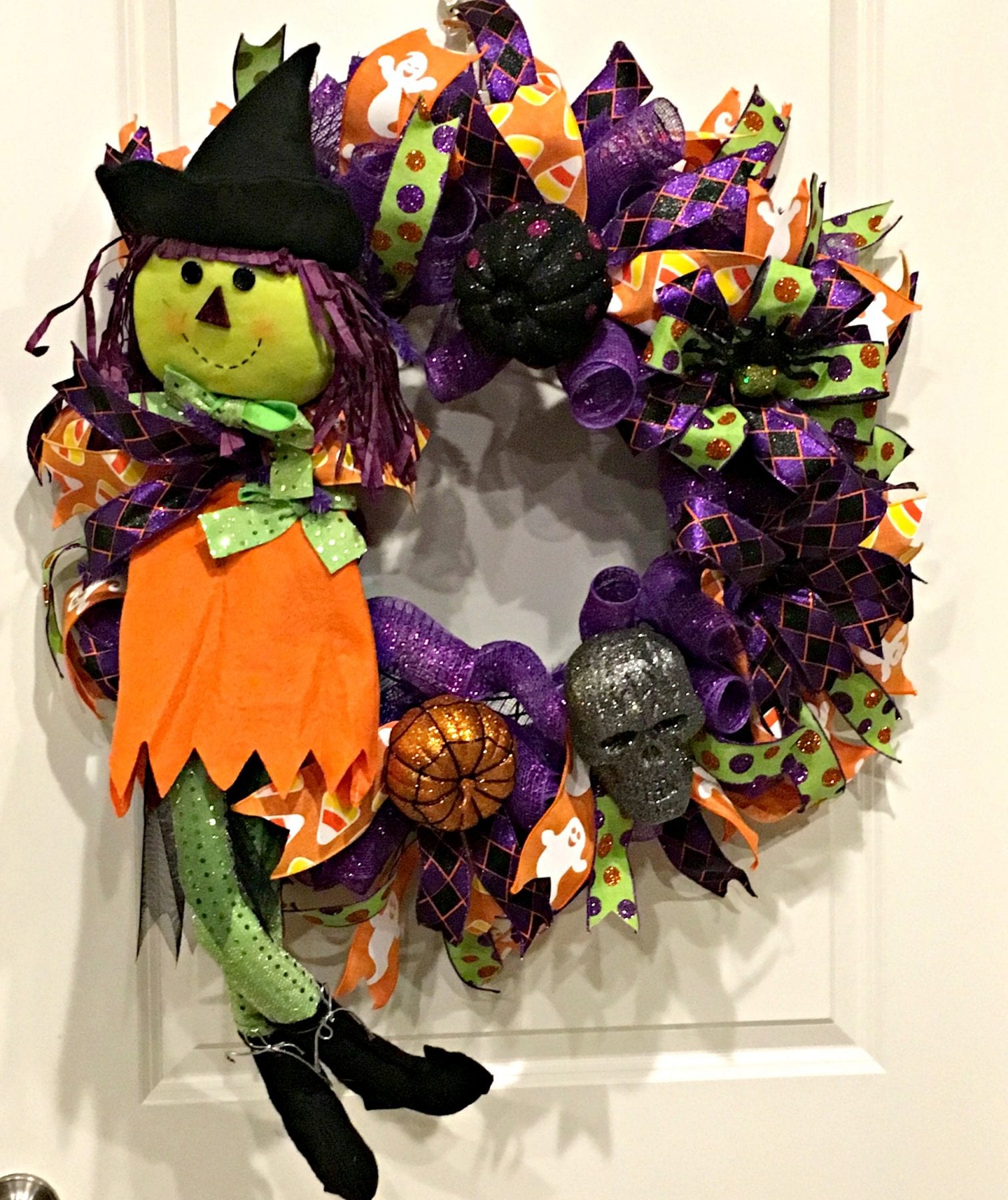 How to make a Cruffle witch wreath from Trendy Tree Kit - Hard Working Mom