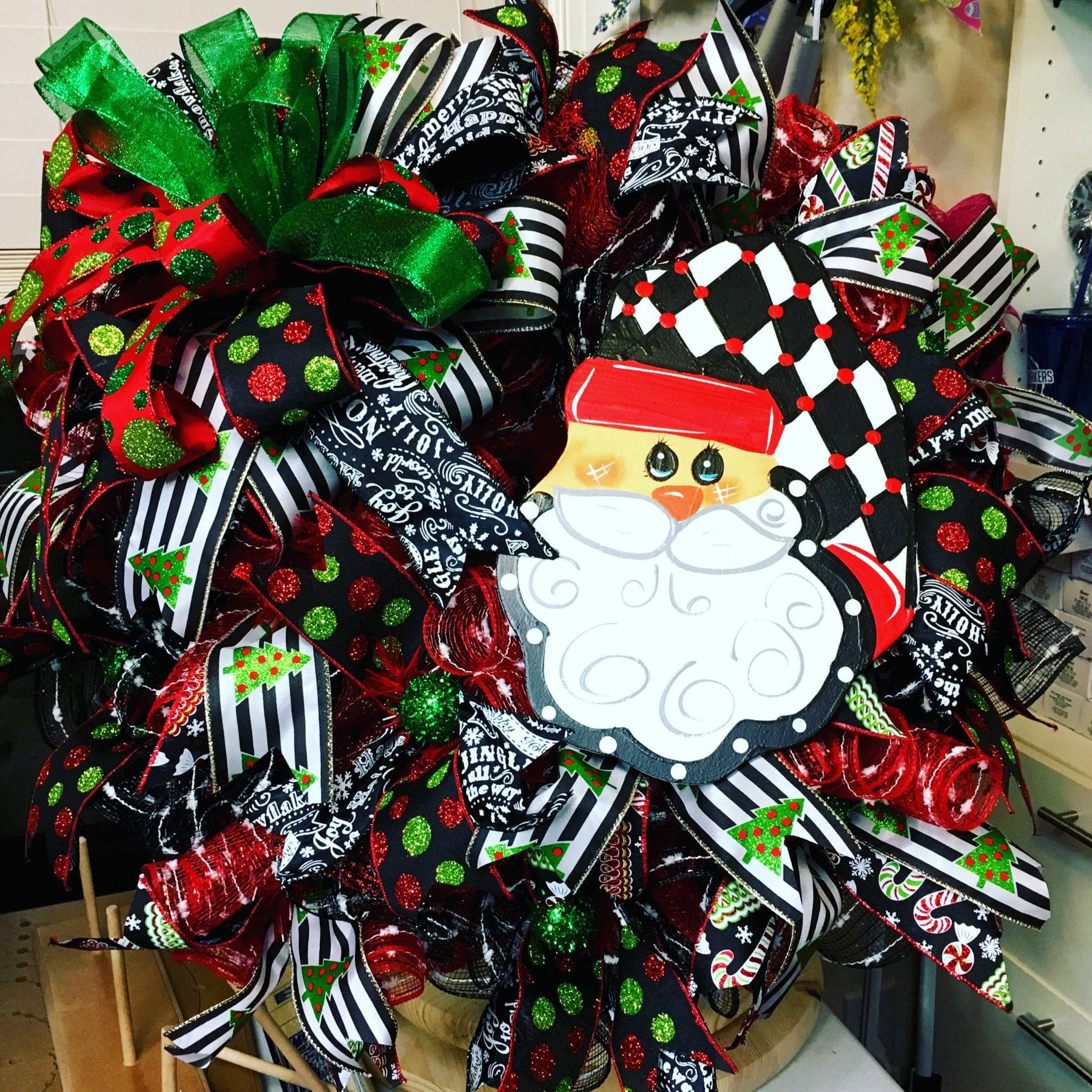 How to make a poof with ruffles and curls Santa wreath - Hard Working Mom