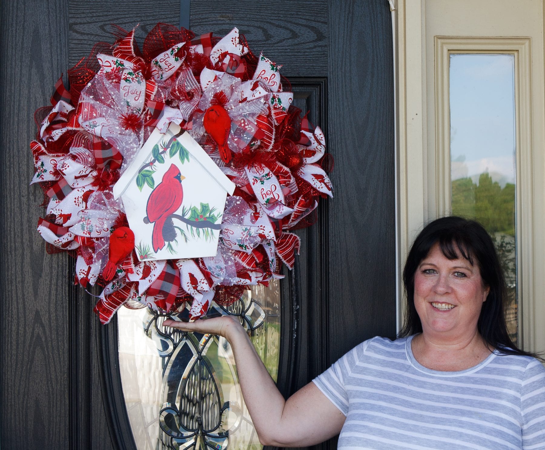 How to make a Deco Mesh Cardinal wreath - Hard Working Mom