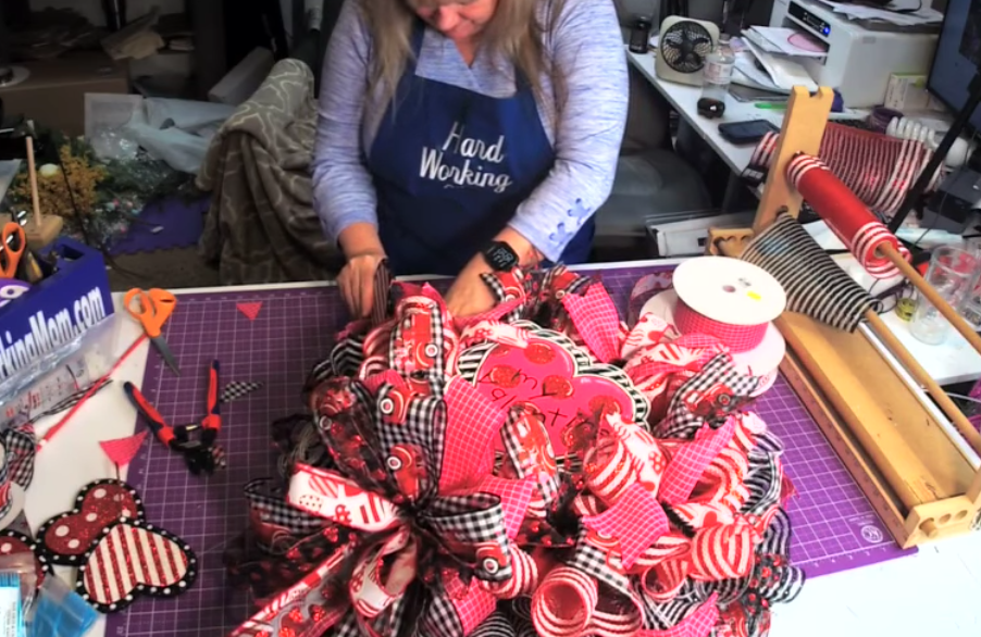 How to Make a Woodland Ruffle Valentines Wreath - Hard Working Mom