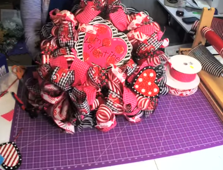 How to Make a Woodland Ruffle Valentines Wreath - Hard Working Mom